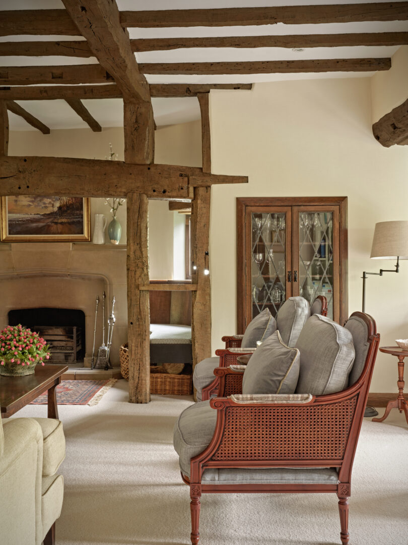 SURREY THATCHED HOUSE - LISETTE VOÛTE